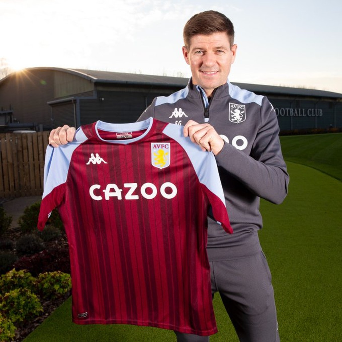 Gerrard esquece passado no Liverpool e diz ter “compromisso total” com ...