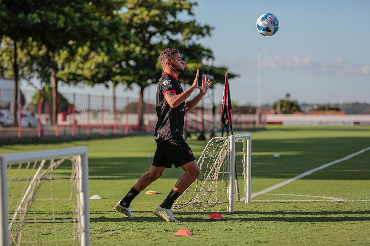 Sem acerto para renovação, Edson Fernando não fica no Atlético-GO ...
