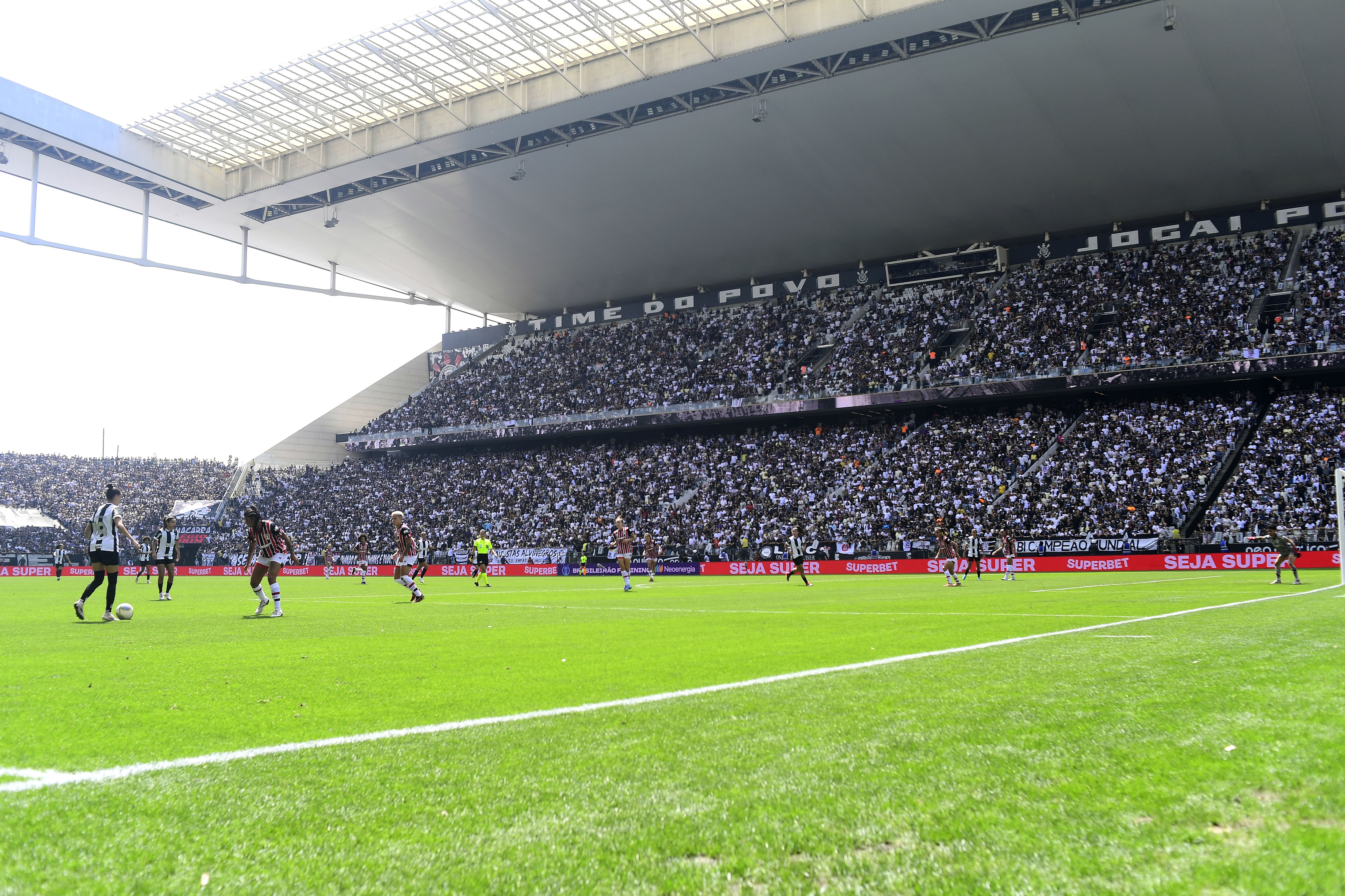 Corinthians feminino levanta a 11ª taça na Neo Química Arena, onde tem ...