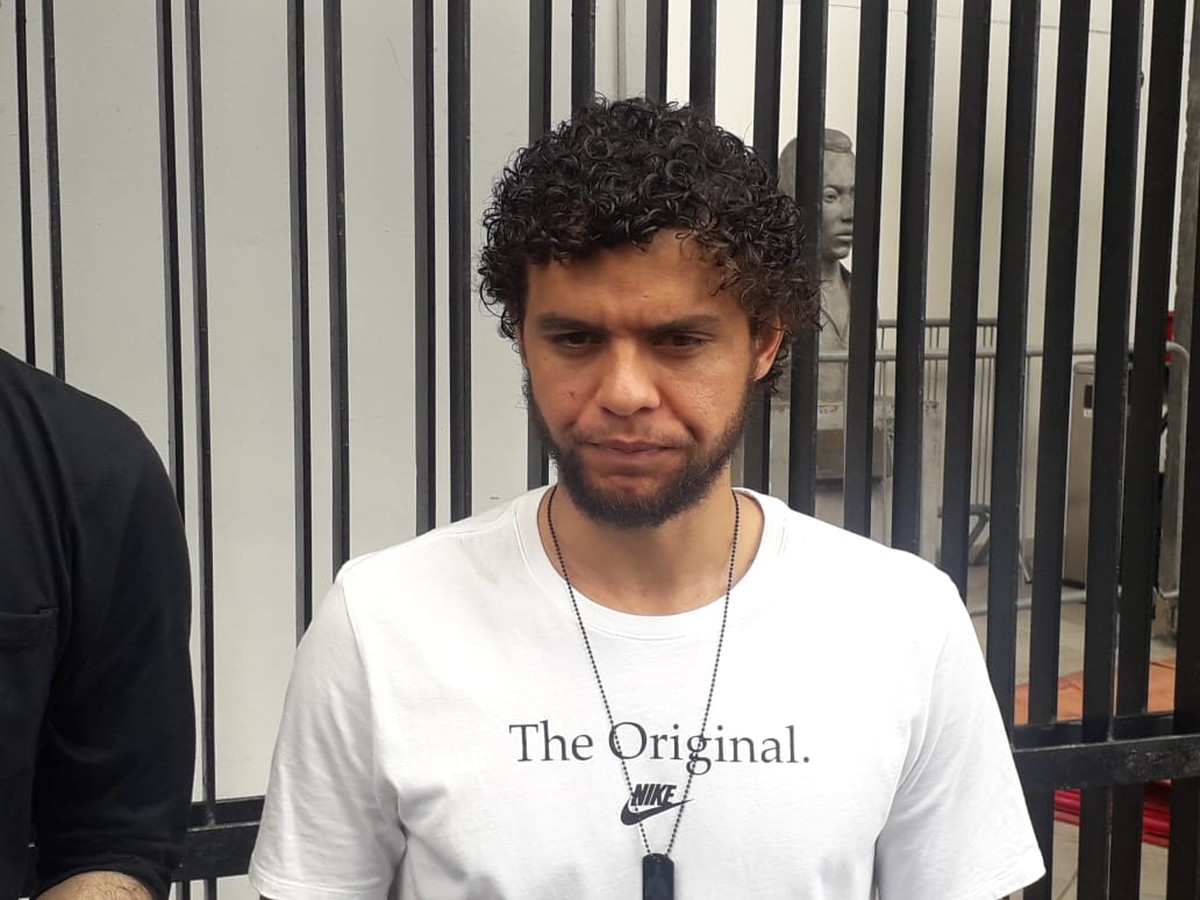 Jogadores do Santos e Sampaoli dão adeus a Coutinho em velório; Pelé não comparece e envia ...