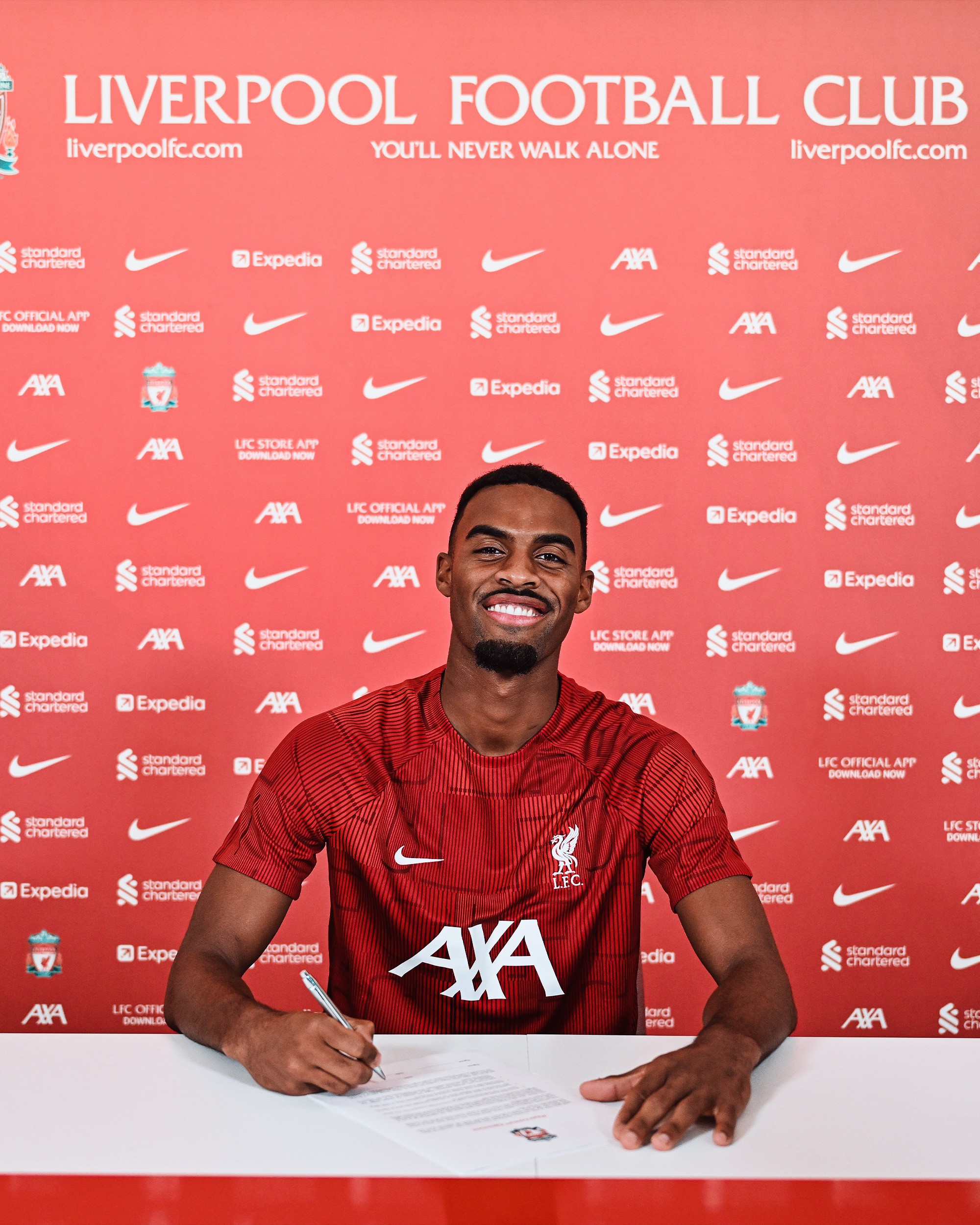 Liverpool anuncia a contratação de Gravenberch, ex-Bayern de Munique | Ge
