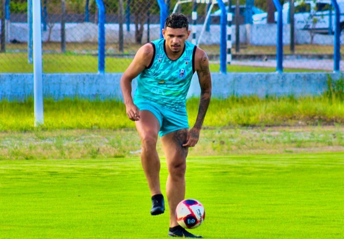 De férias do Botafogo, Tiquinho Soares treina no CSP, clube que o ...