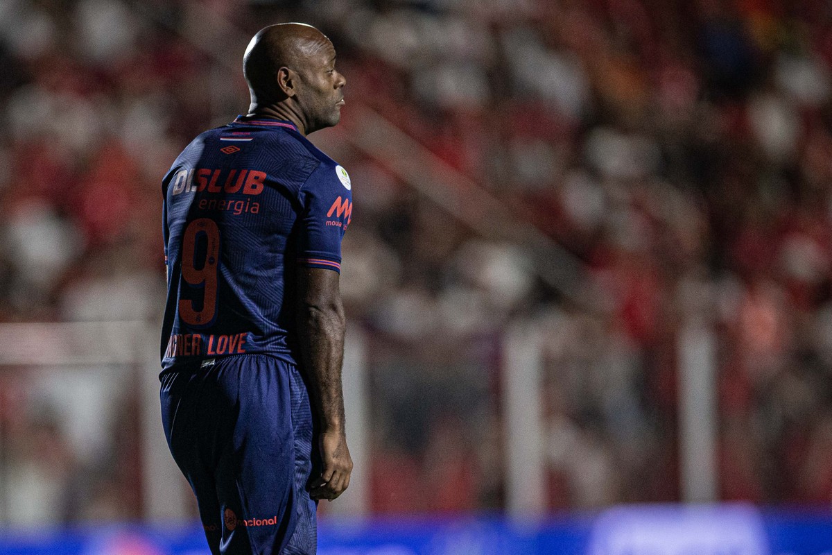 Com um gol em oito jogos, Vagner Love vive momento de oscilação na ...