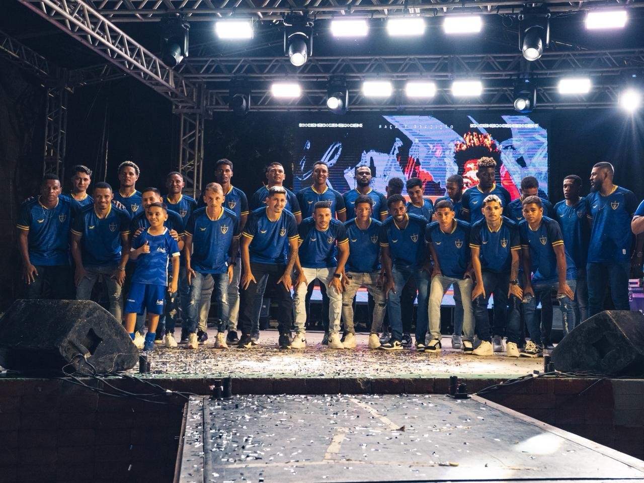Águia apresenta elenco para 2026 com mais de um time de contratados ...