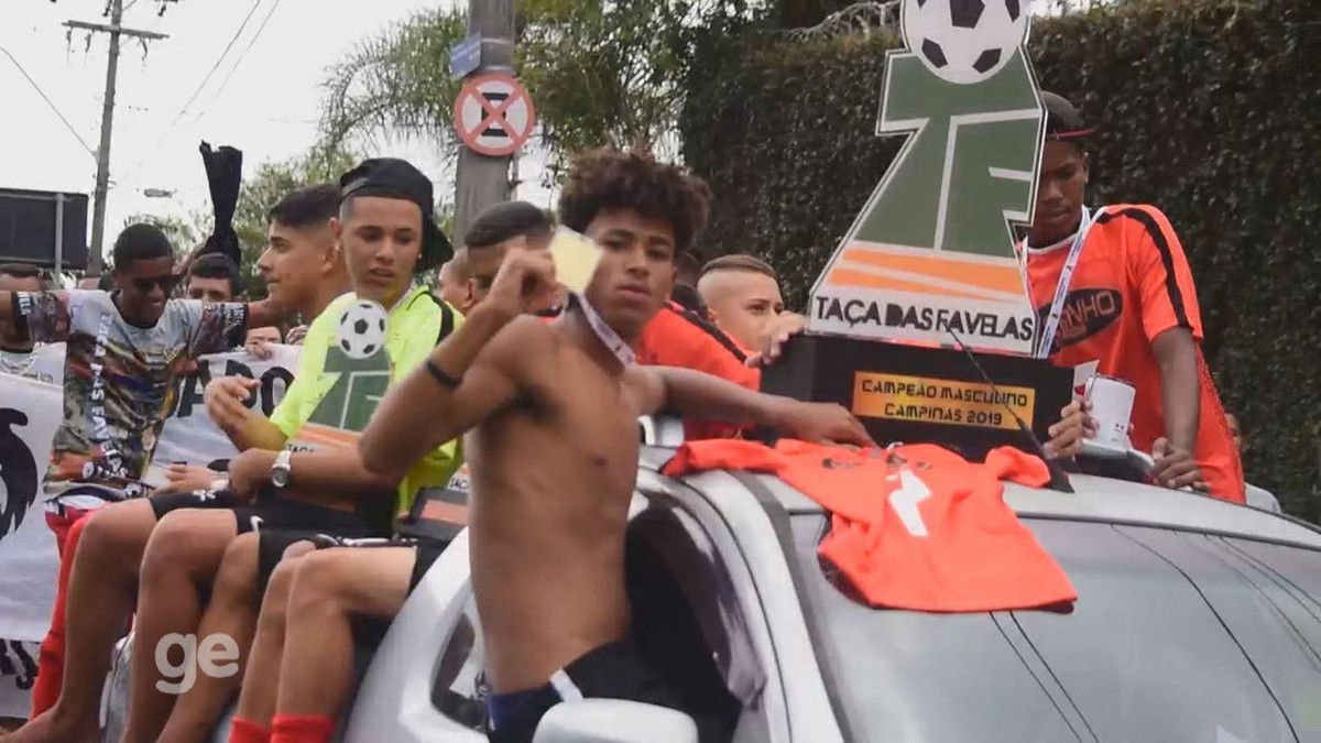 Festa Na Favela Paródia De Música Do Flamengo Desfile Em Caçamba E