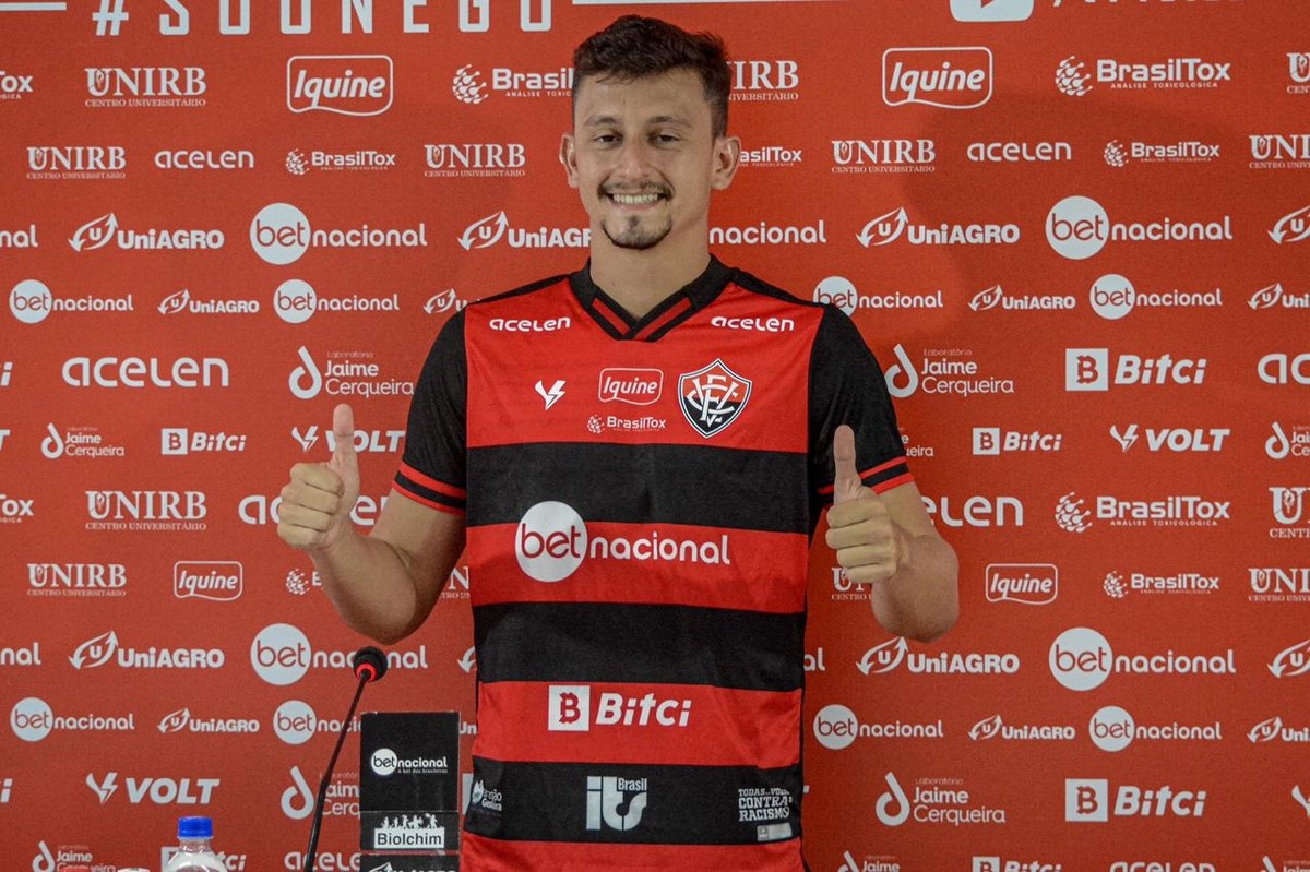 Sanchez é apresentado e se coloca à disposição para estrear pelo ...