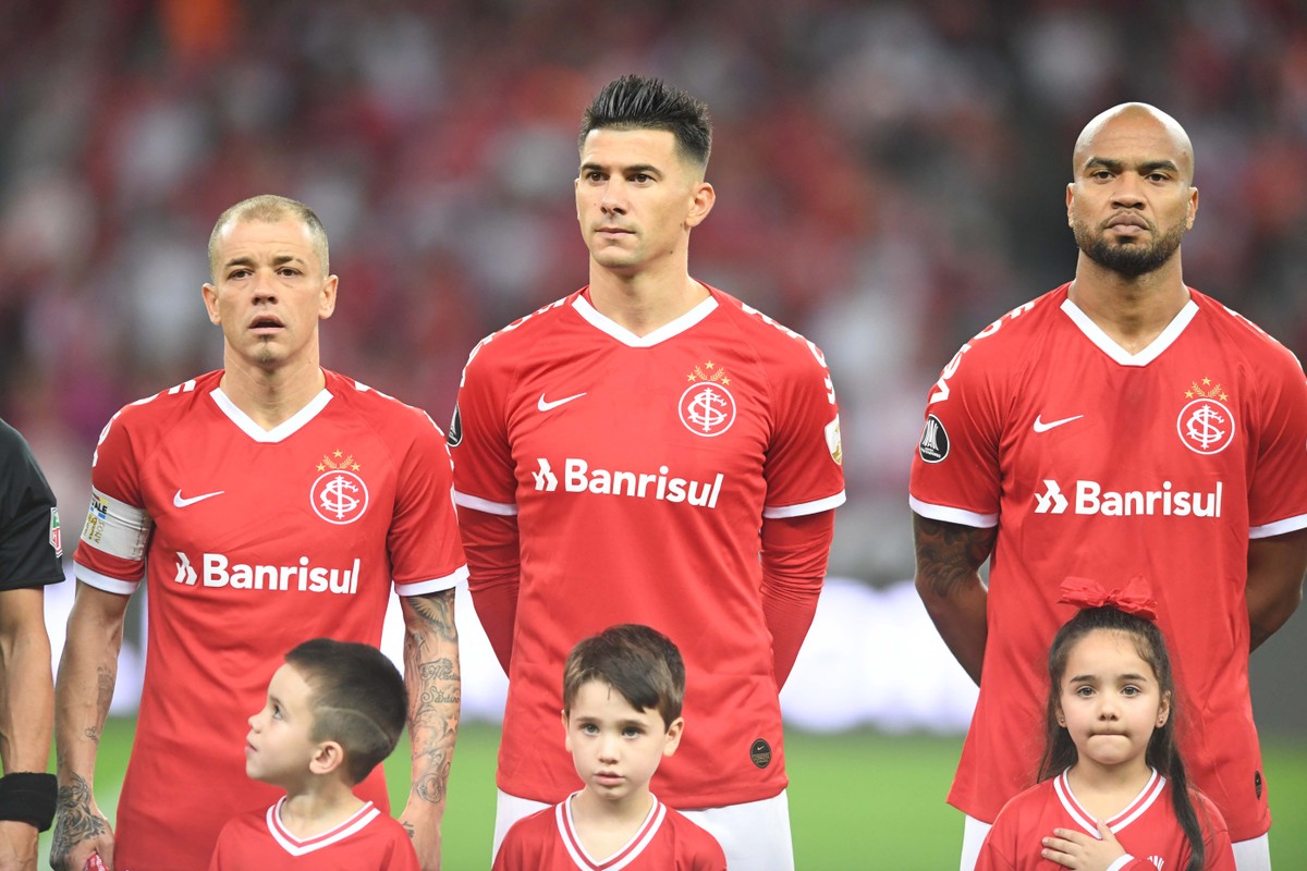 Inter volta a ter dupla de zaga titular após um mês e tenta reviver ...
