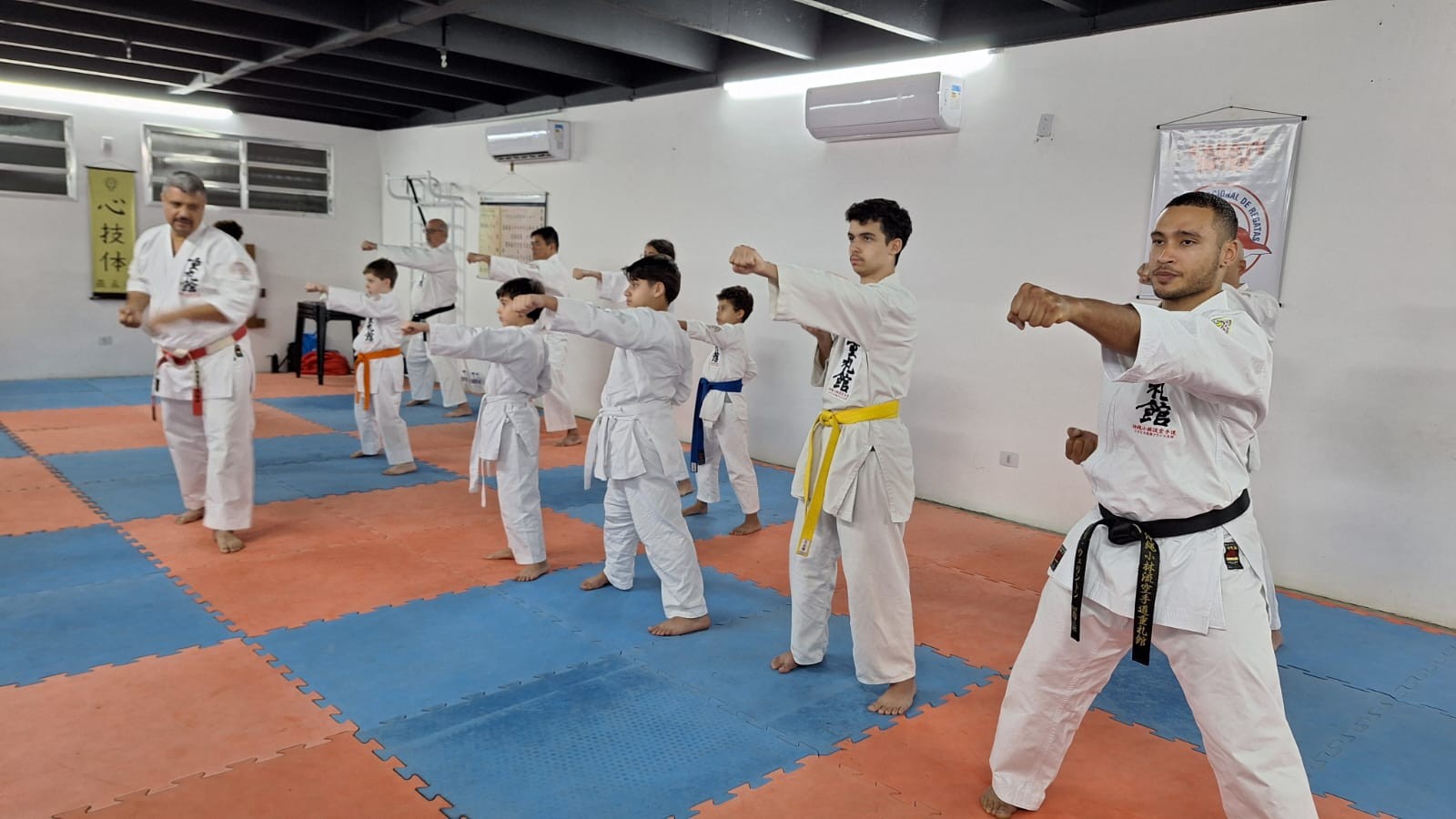 Santos recebe treinamento inédito de Kobudo com mestres de Okinawa