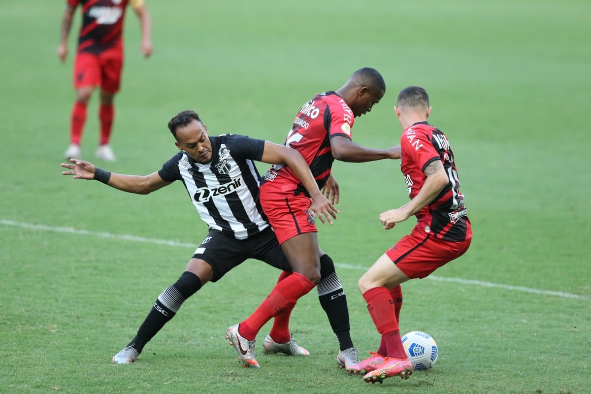 Ceará 1x0 Athletico Veja Números De Finalizações Escanteios Desarmes