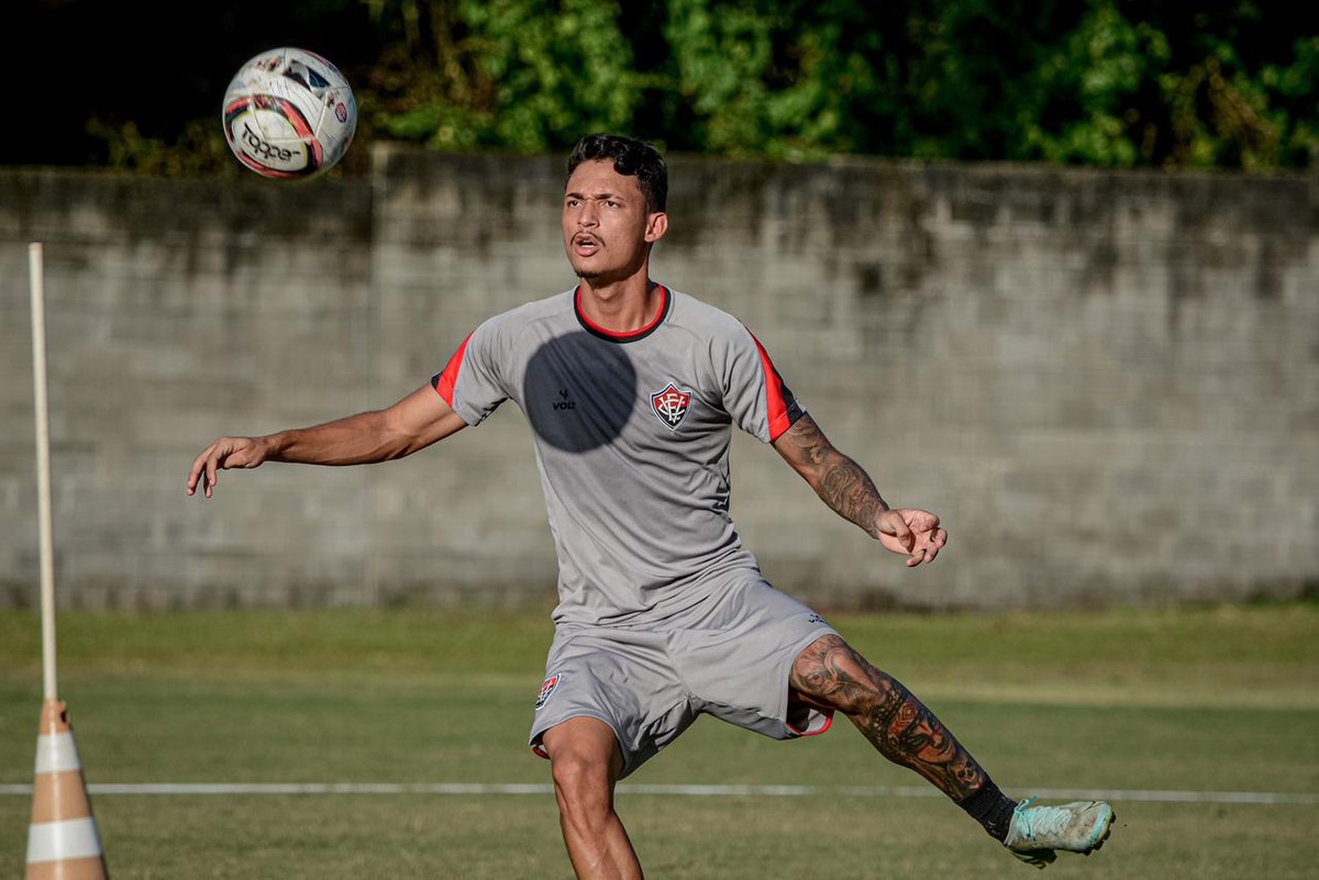 Mateus Moraes recebe proposta e pode ser emprestado pelo Vitória ao futebol ucraniano | vitória | ge