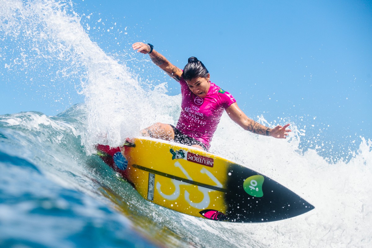 Silvana Lima cai nas quartas de final para Sally Fitzgibbons e se ...
