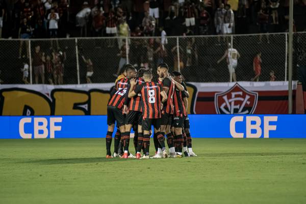 Do goleiro ao atacante, todos os titulares do Vitória já participaram ...