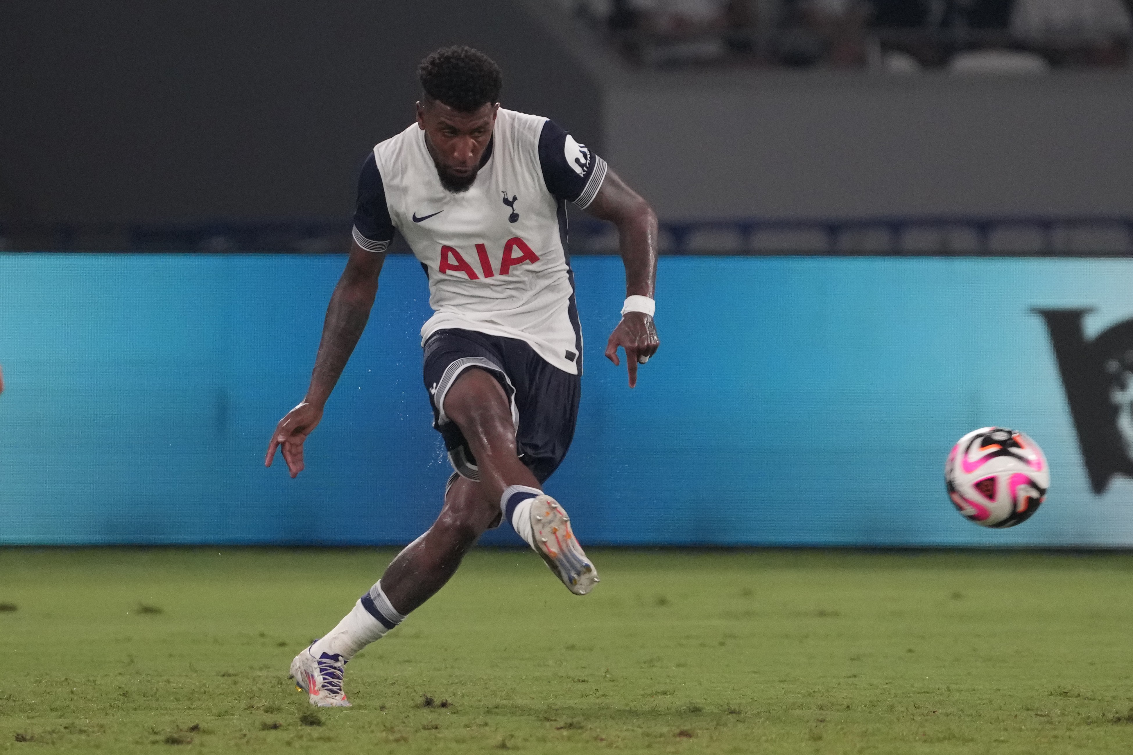 Emerson Royal fica perto de trocar o Tottenham pelo Milan | futebol ...