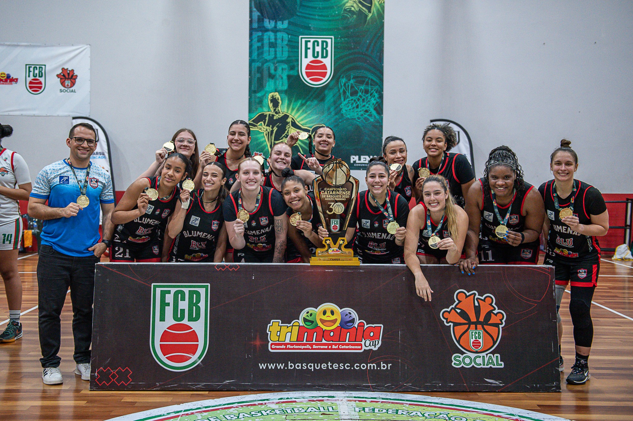 Blumenau é campeão invicto do Catarinense de Basquete Feminino | Ge