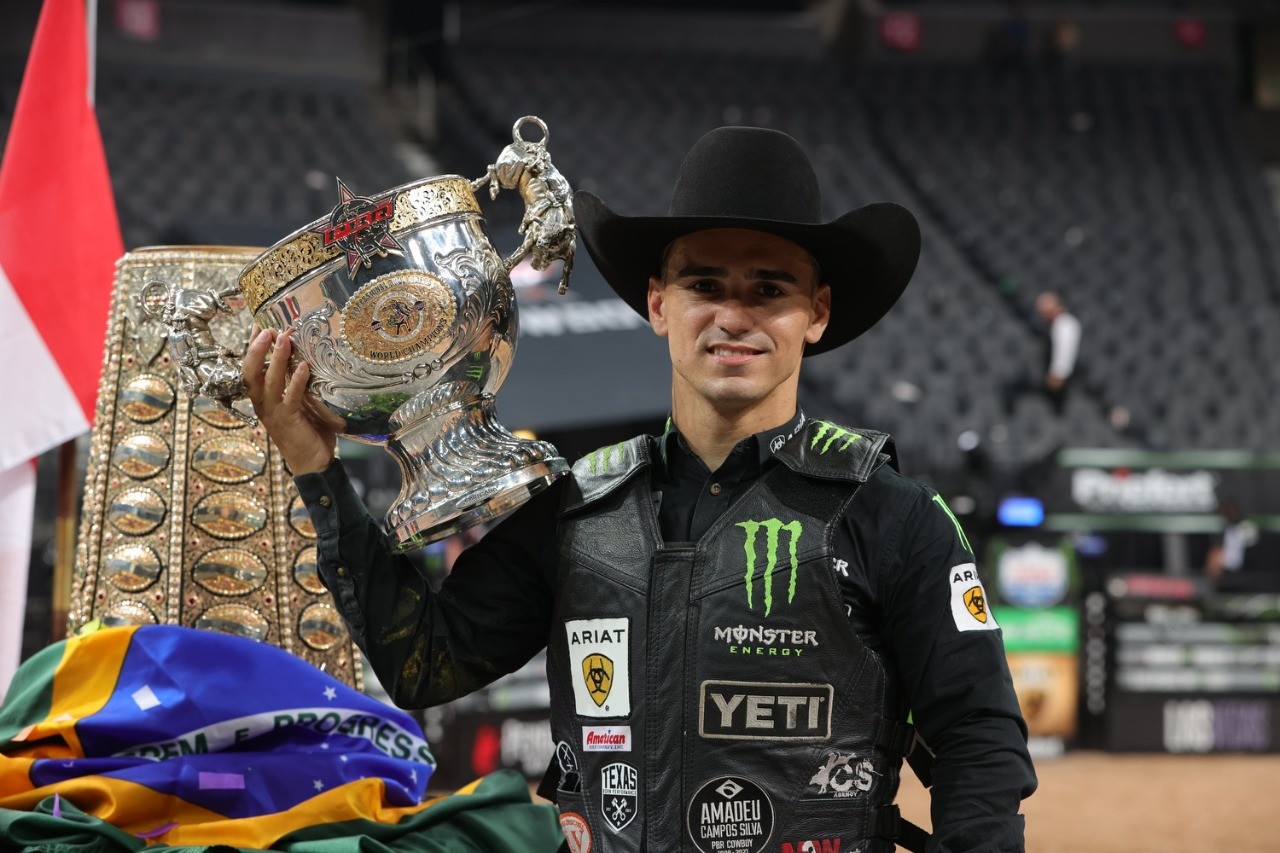 Bicampeão! José Vitor Leme bate recorde, leva título da PBR e fatura ...