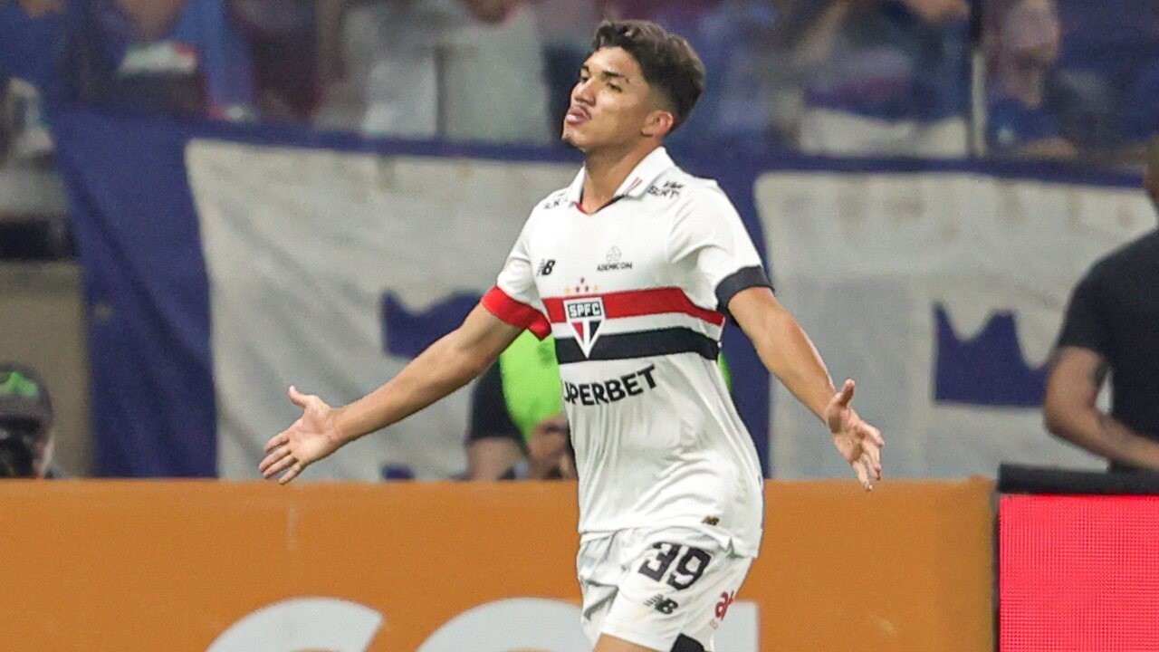 Ex-São Paulo garante vitória do Porto na Liga Europa com gol nos ...