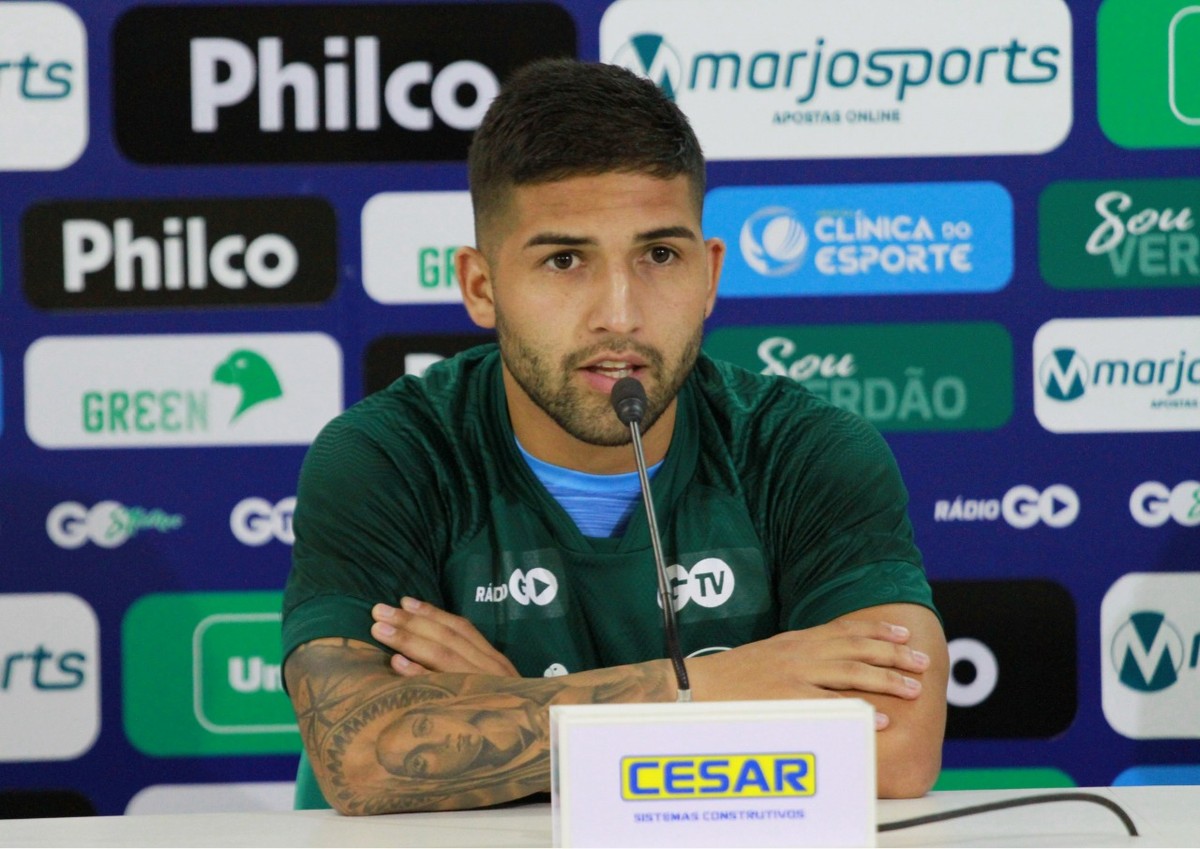 Jara é apresentado no Goiás e quer estrear no clássico com o Vila ...