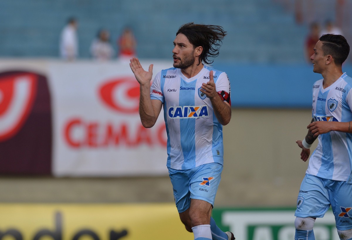 Germano comemora renovação com o Londrina: "Era o meu desejo ...