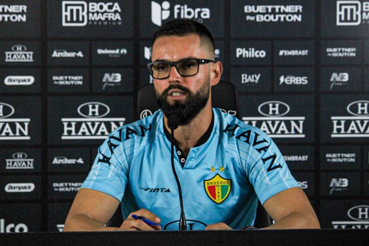 Luan Carlos crê que Brusque x Ponte Preta é "jogo de vida ou morte" da temporada | brusque | ge