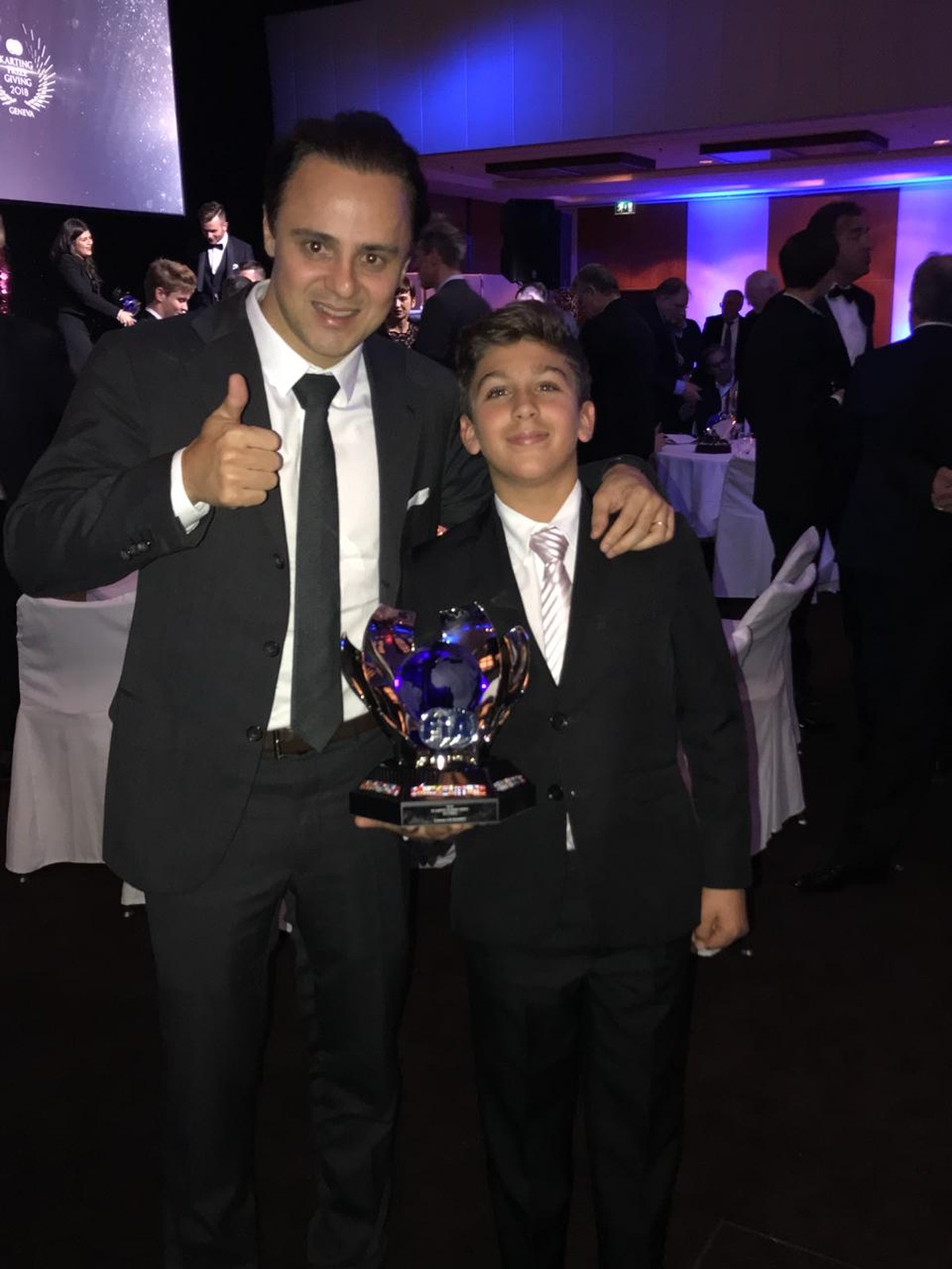 Na Suíça, sergipano tieta Felipe Massa e recebe Troféu Academy | se | ge