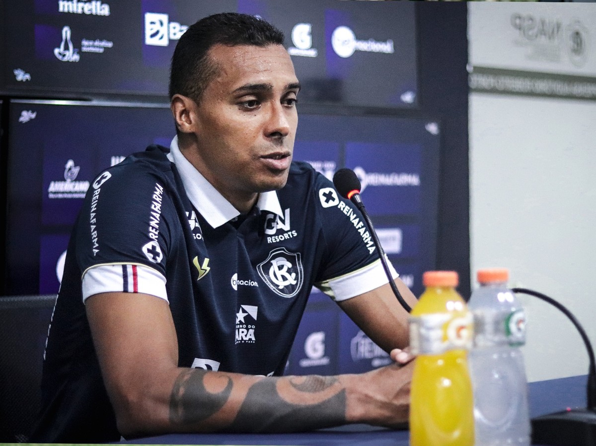 Élton afirma que Remo tem "muita coisa" para melhorar e dispara: "Até ...