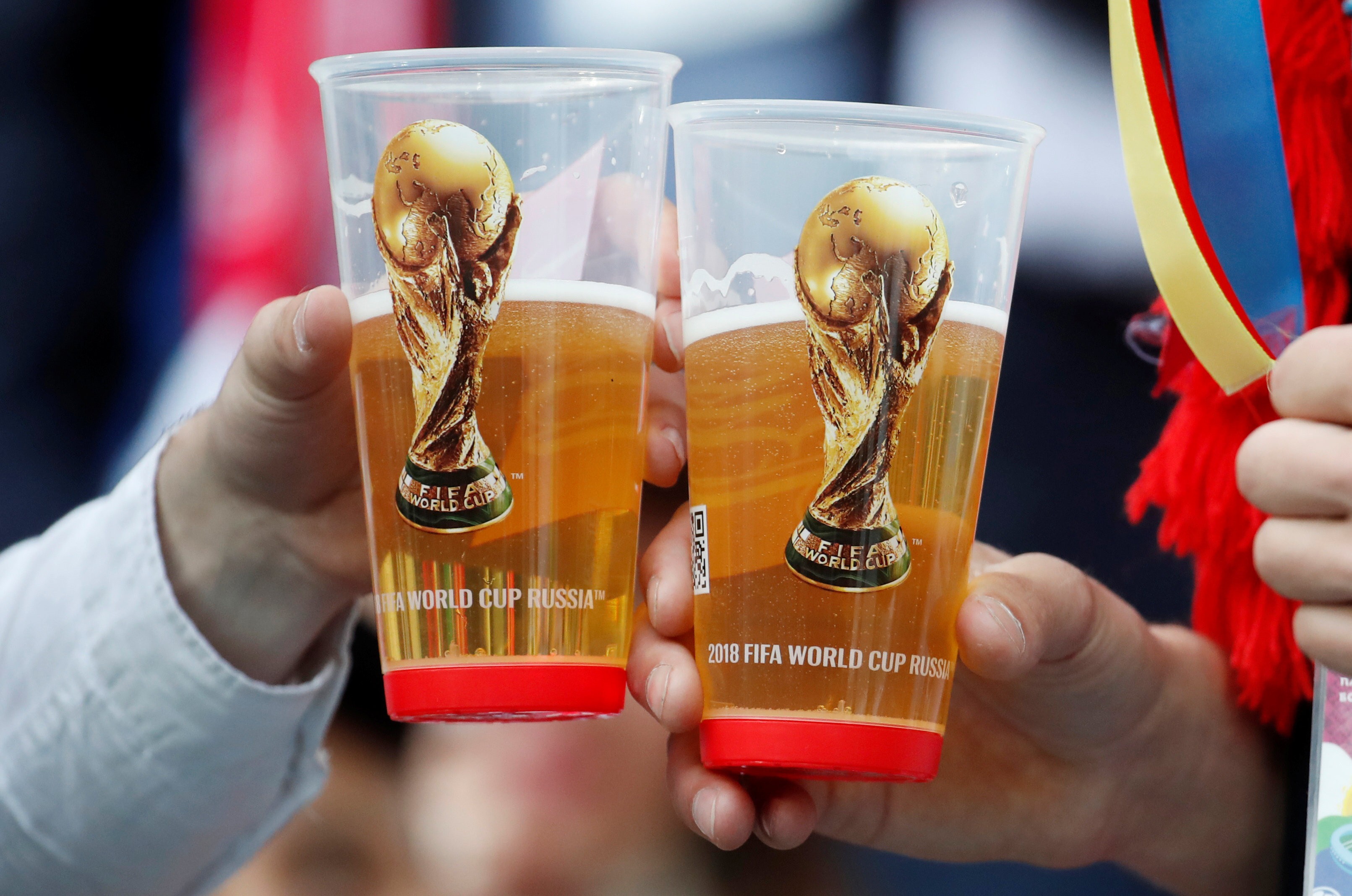 Bebidas alcoólicas são liberadas na Copa, mas para camarotes | Ge