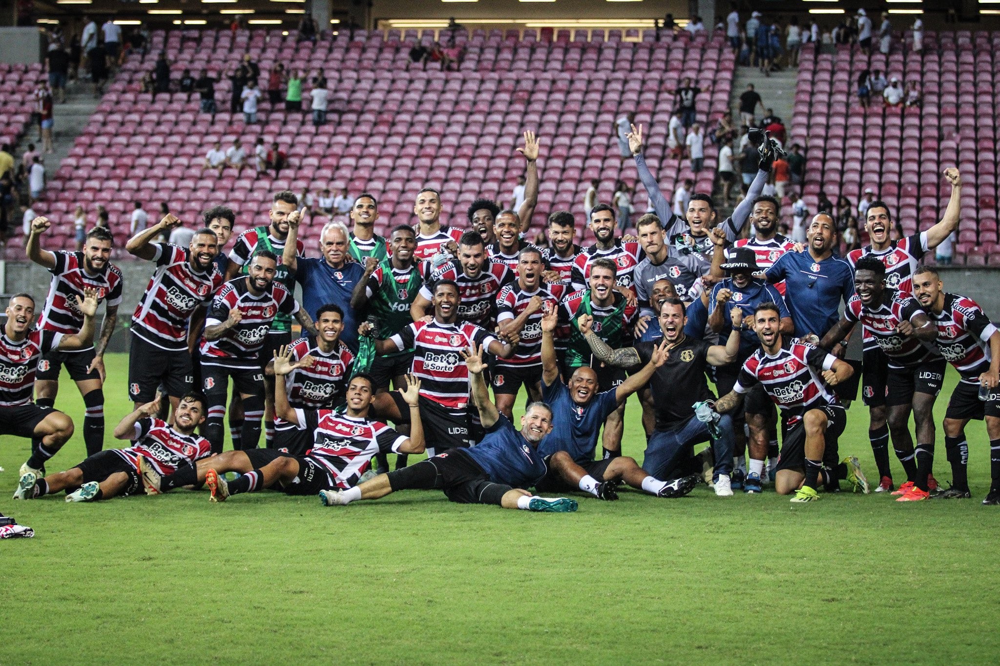 Líder absoluto no Pernambucano, Santa Cruz garante retorno à Copa | Ge