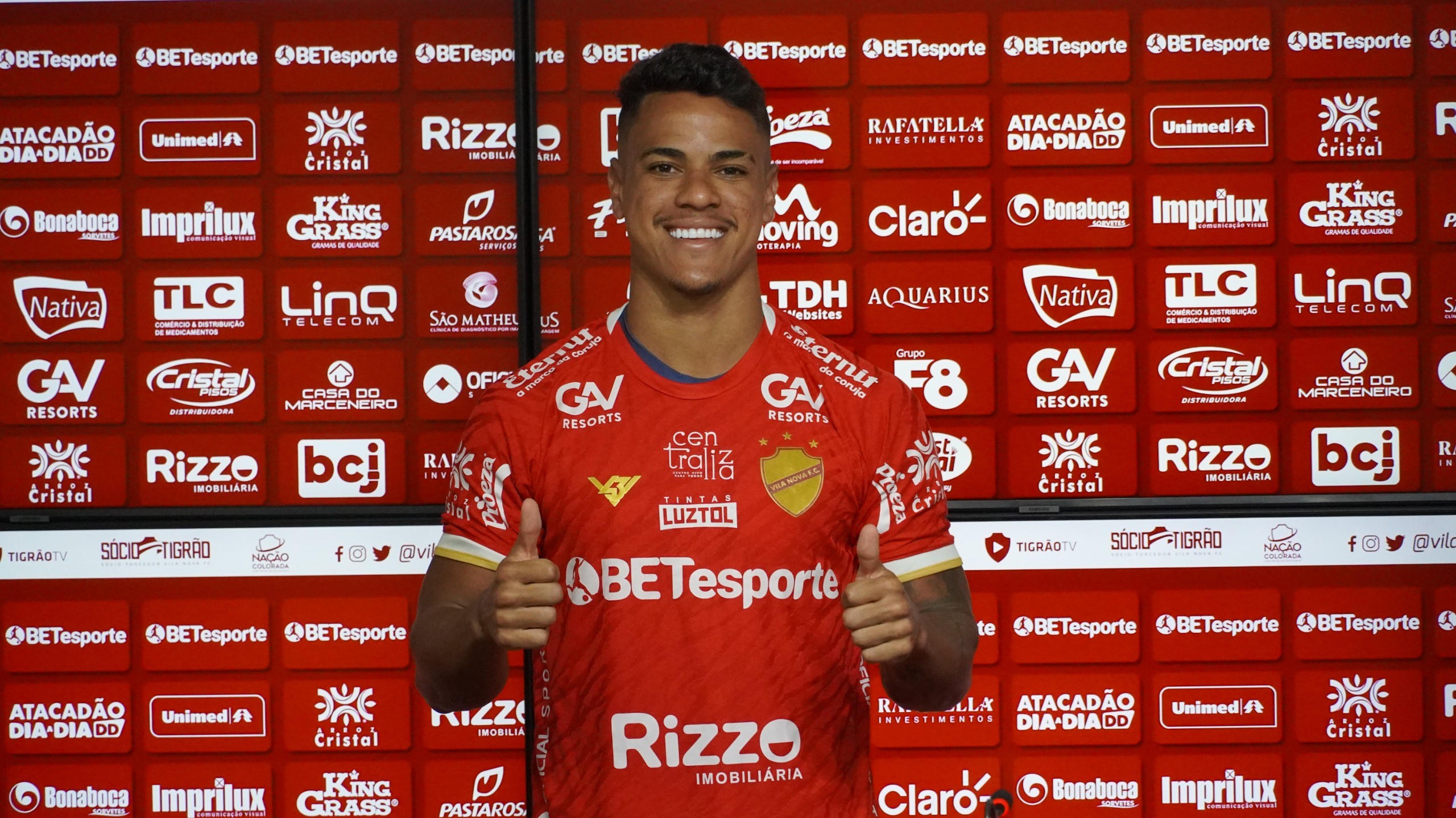 Geovane chega ao Vila Nova e se diz pronto para desempenhar mais de uma ...