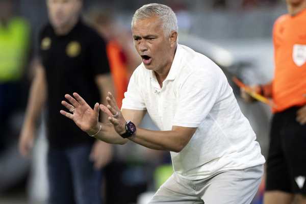 Mourinho se irrita com arbitragem em jogo do Fenerbahçe: "Eu não teria ...