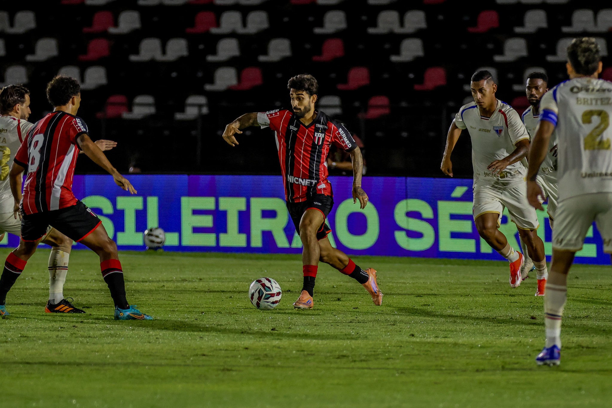 Brey cita apoio de Tencati para atuar no setor ofensivo do Botafogo-SP | Ge