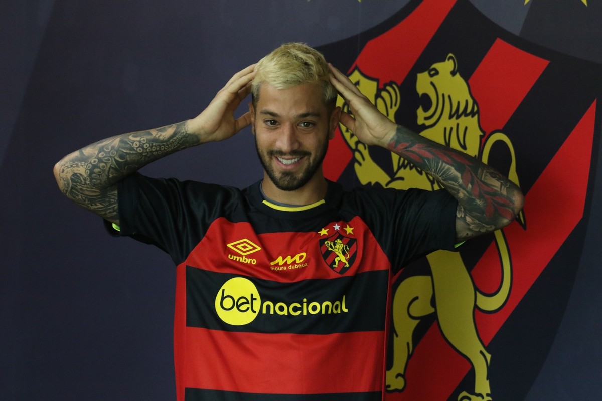 Após ousado cartão de visitas, Domínguez brinca com apelido de Diabo ...