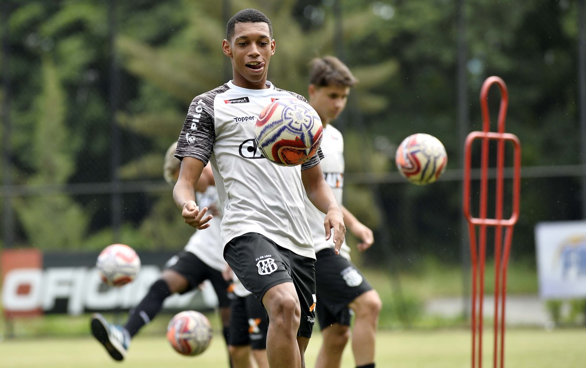 Lyncon vibra com estreia como titular e torce por dérbi no Troféu do ...