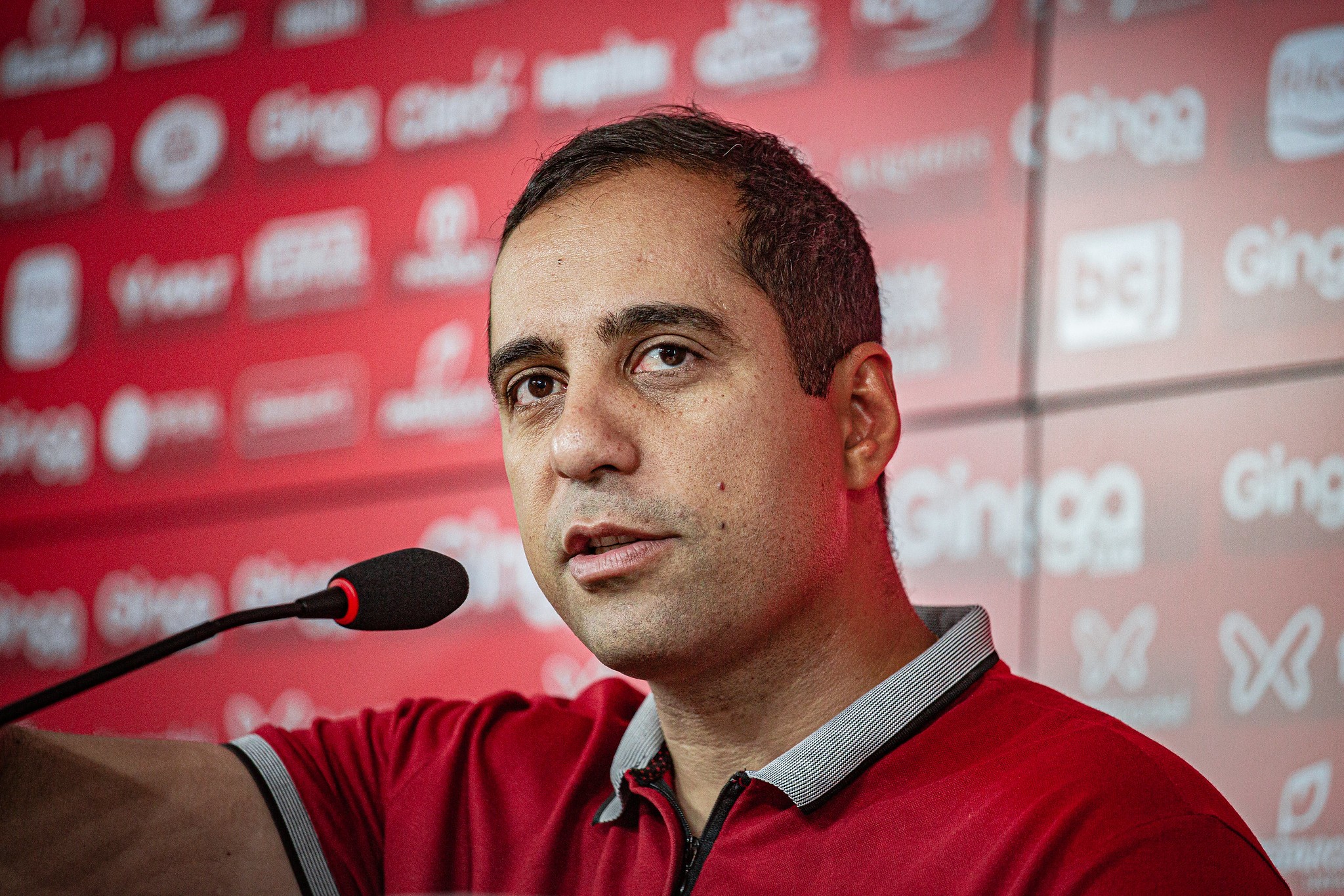 Hugo Jorge Bravo garante Louzer e projeta 10 reforços para o Vila Nova | Ge