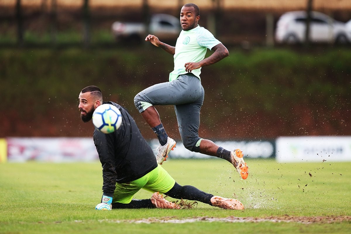 Victor Andrade espera chance na Chape para reencontrar primeira vítima ...