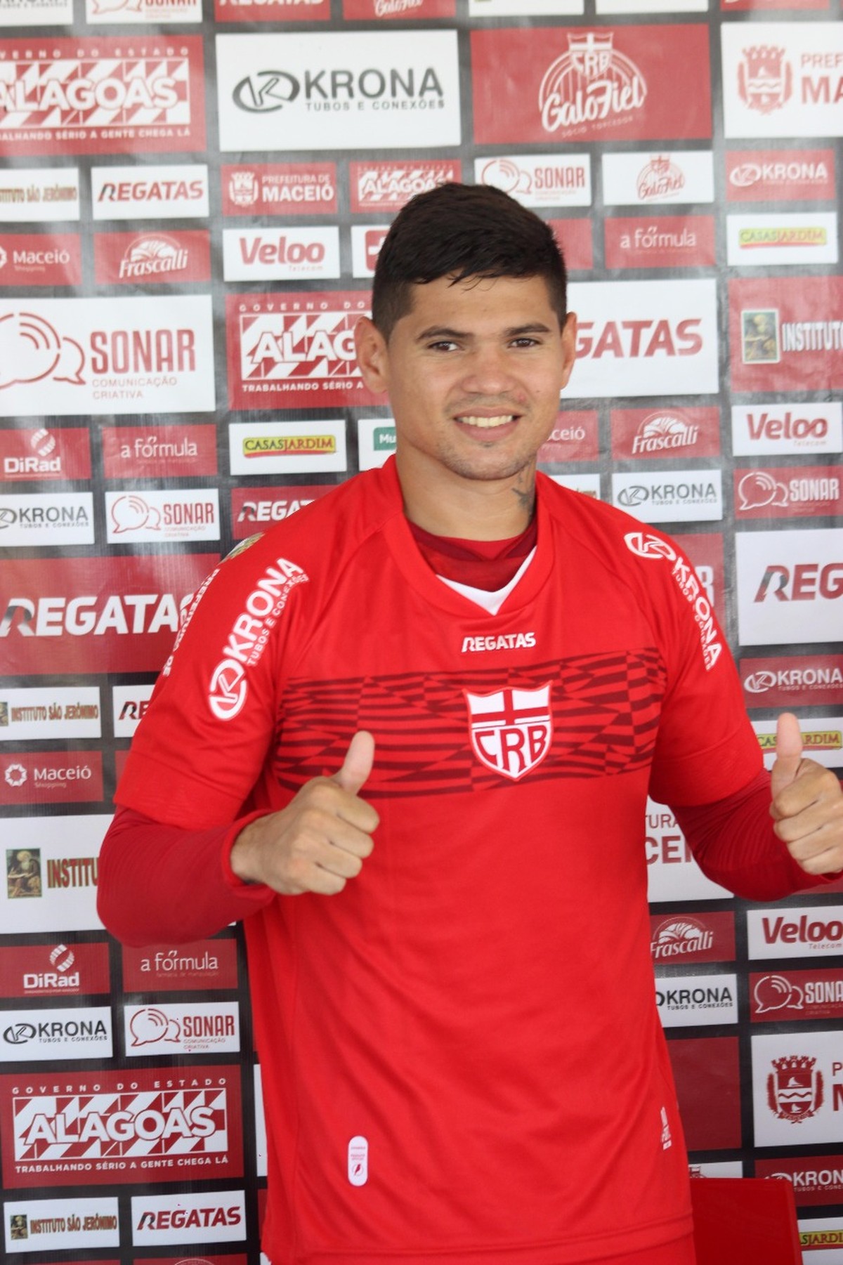 Liberado pelo DM, Léo Ceará volta aos treinos e fica à disposição para ...