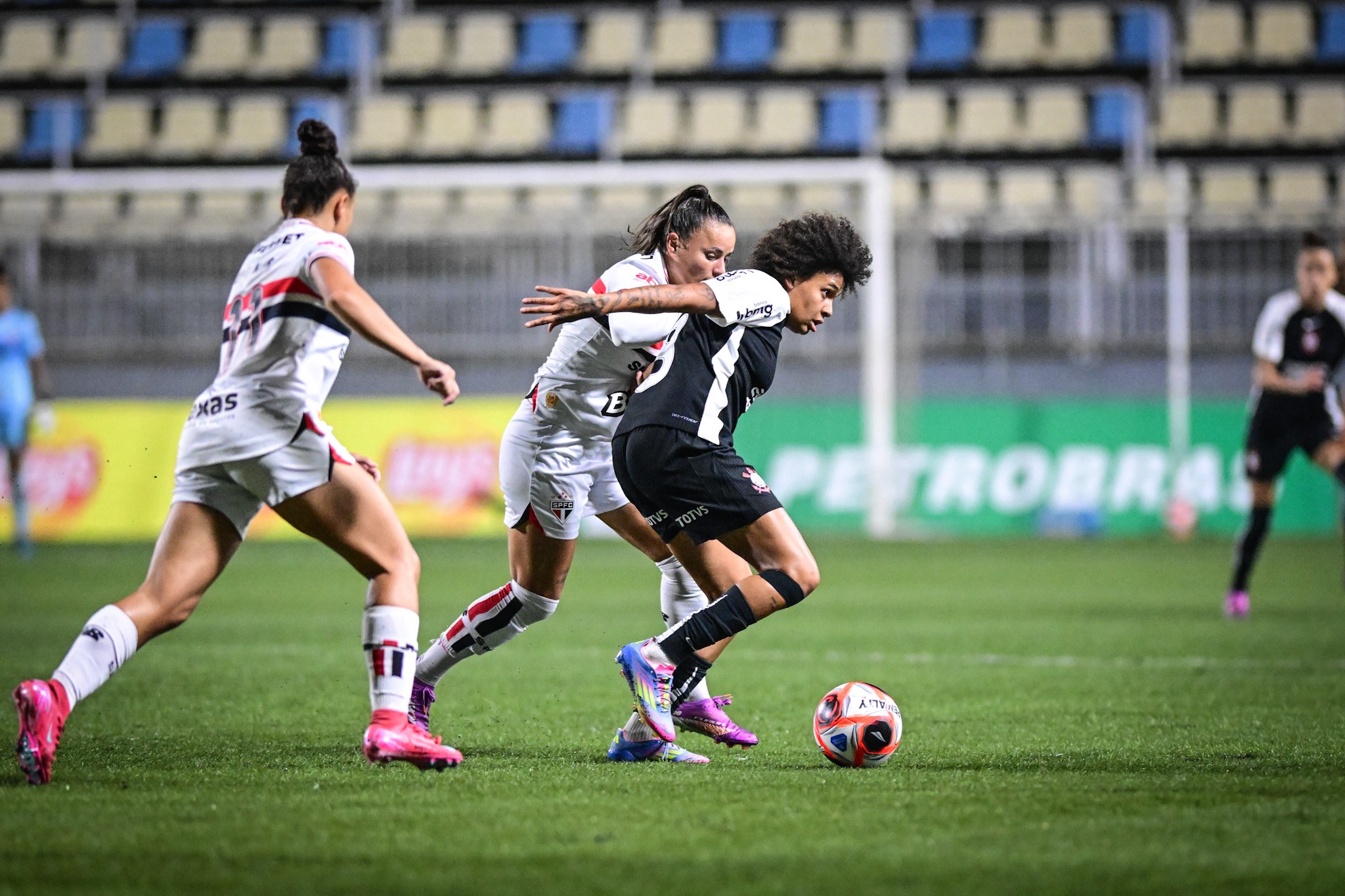 São Paulo e Corinthians se enfrentaram em seis mata-matas no futebol ...