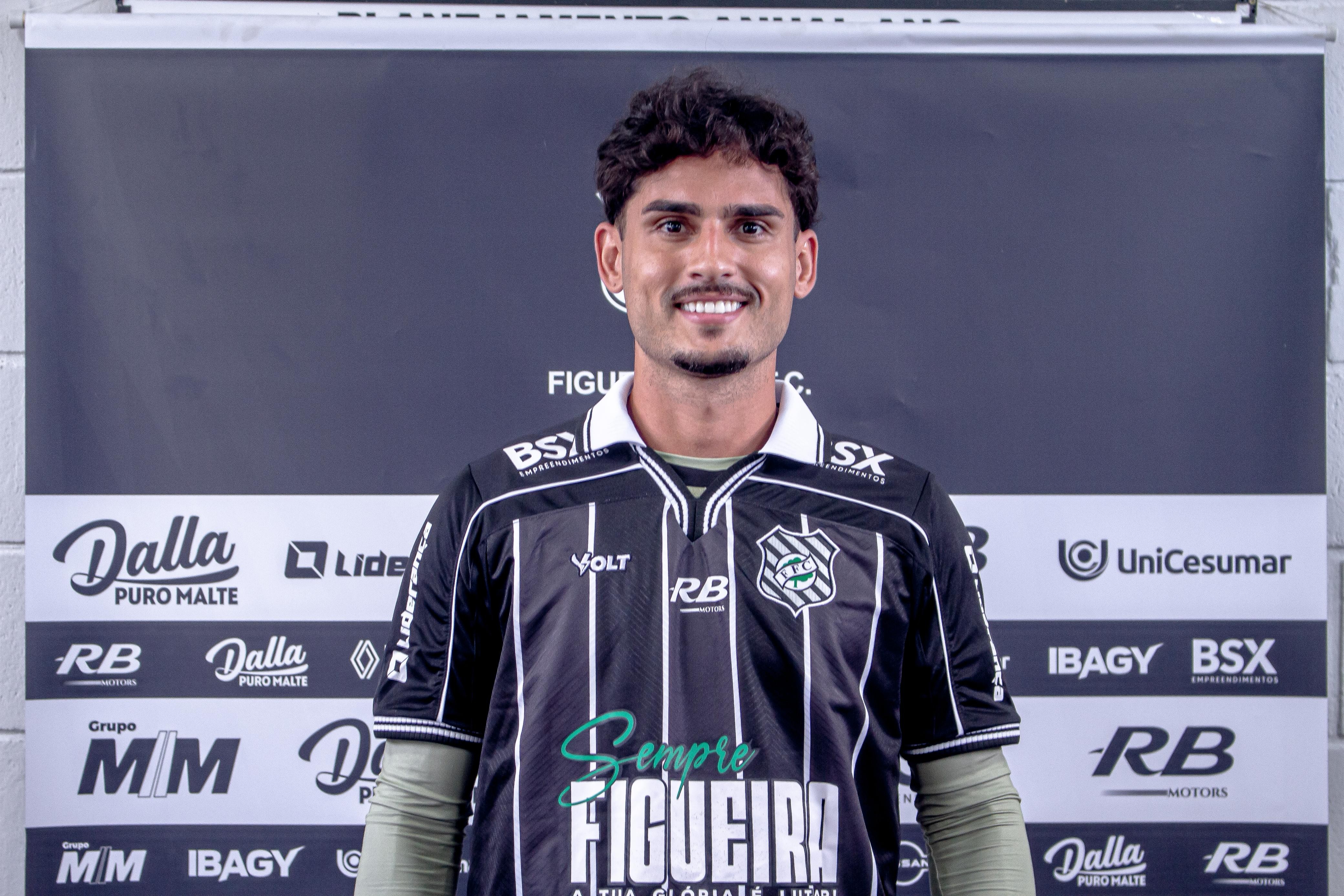 Raynan é apresentado no Figueirense e crava: “Hoje sou volante” | Ge
