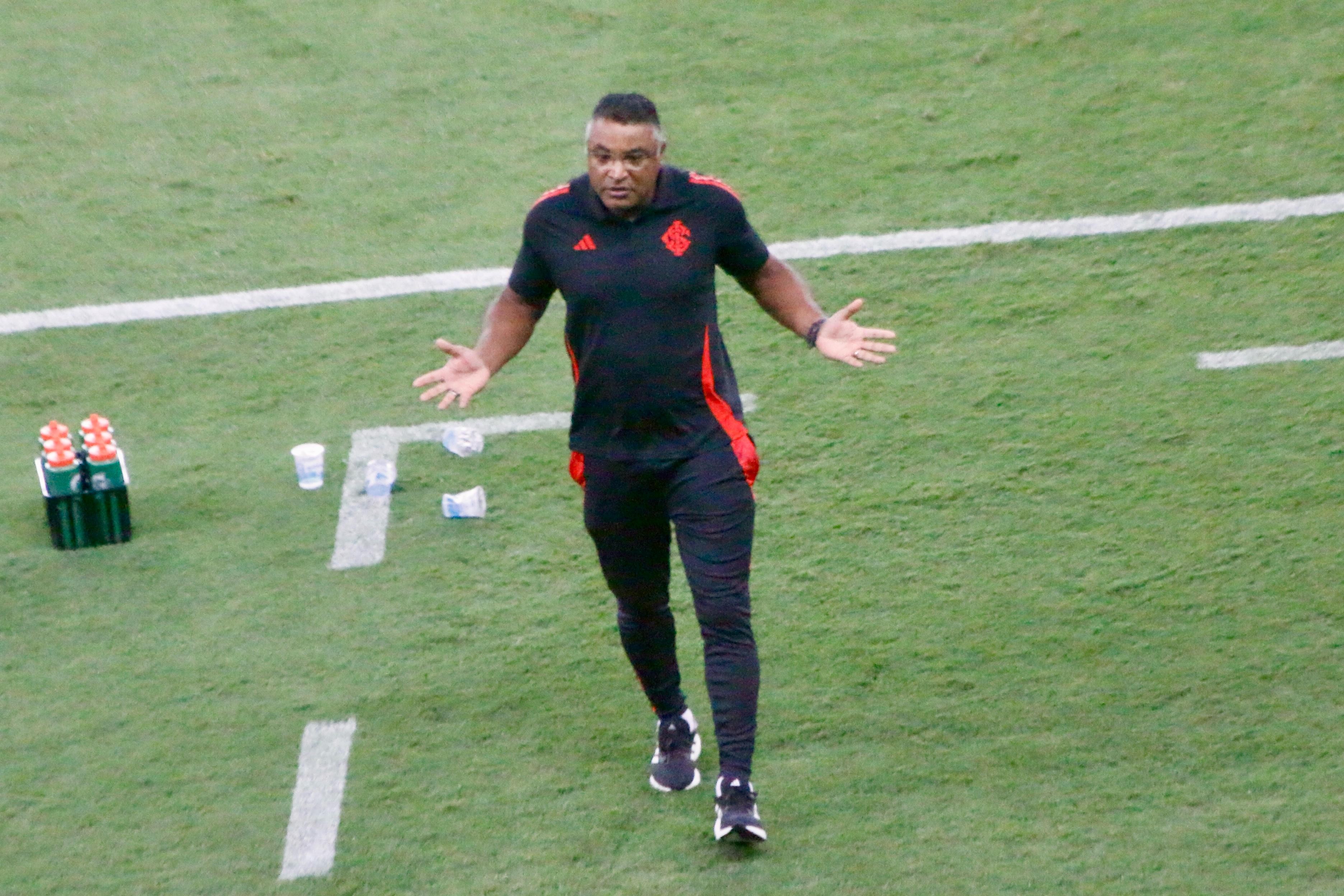 Roger admite dificuldades no Inter, mas destaca: "Achamos a solução ...