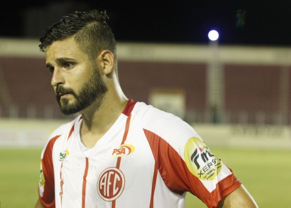 Dorense anuncia atacante Gil e lateral Brinquinho para disputa do ...