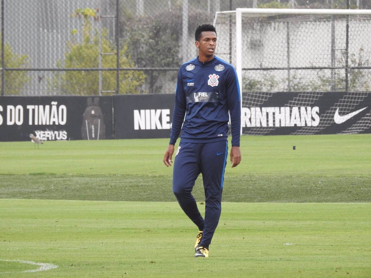 Intensidade e irritação nos erros: veja como foi o treino do Timão ...