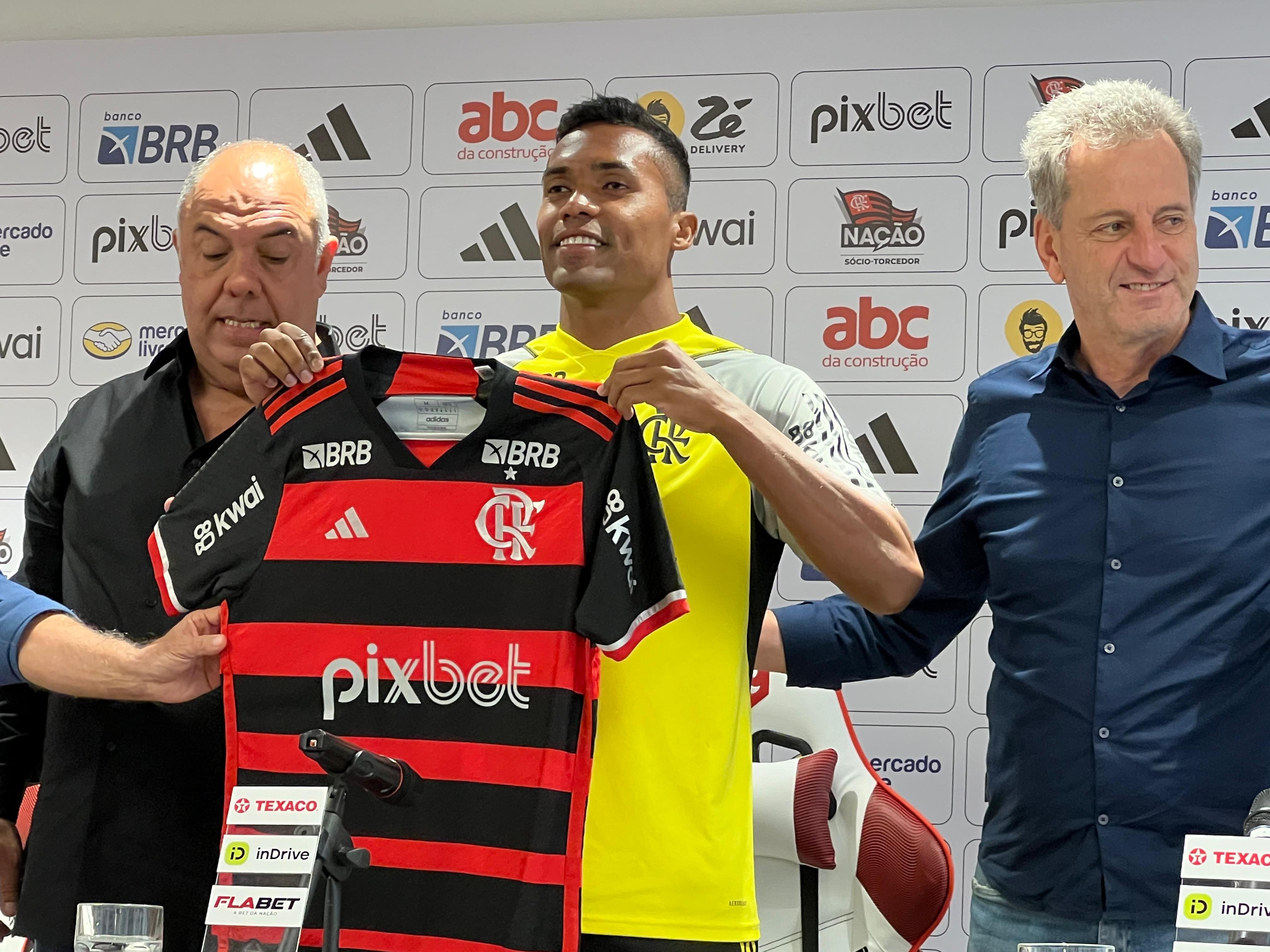 Alex Sandro diz estar bem fisicamente e explica escolha pelo Flamengo ...