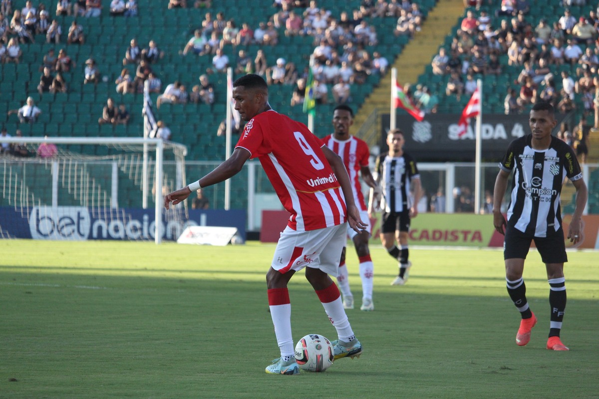 Artilheiro do Hercílio Luz, André prega foco da equipe contra o ...