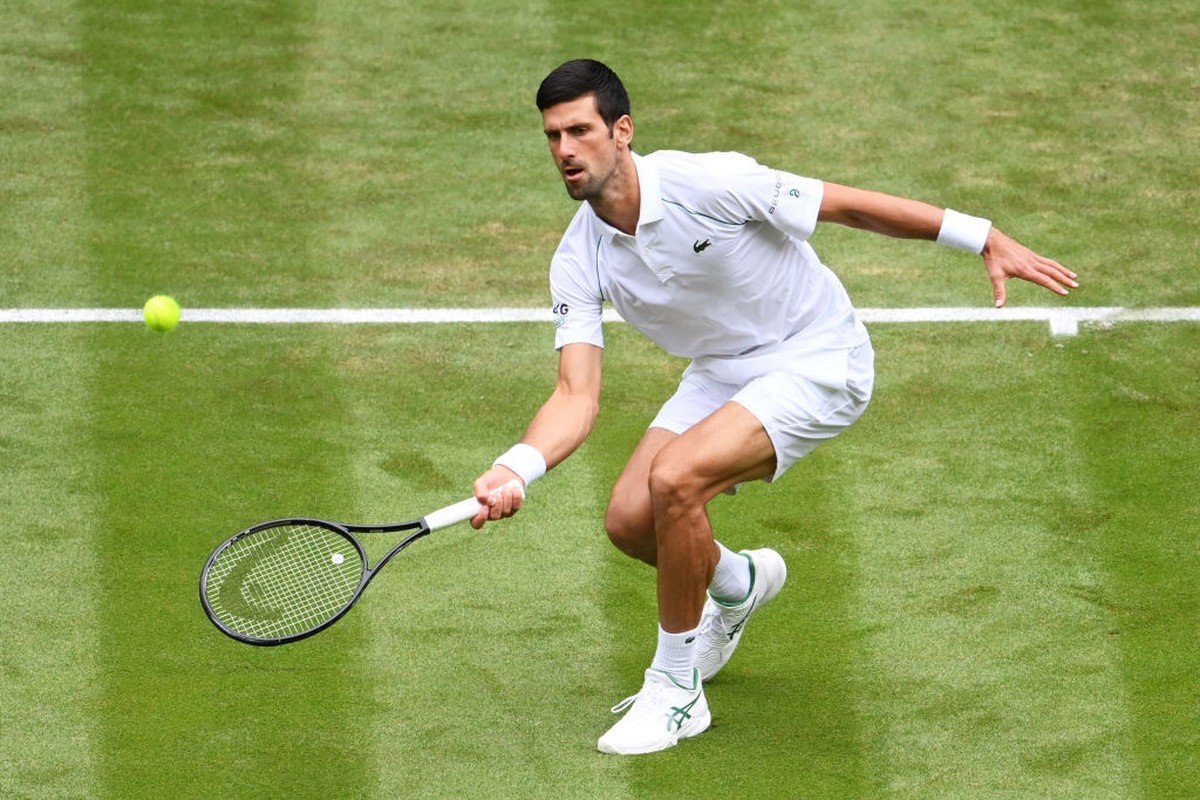 Djokovic joga em alto nível e avança à terceira rodada em Wimbledon ...
