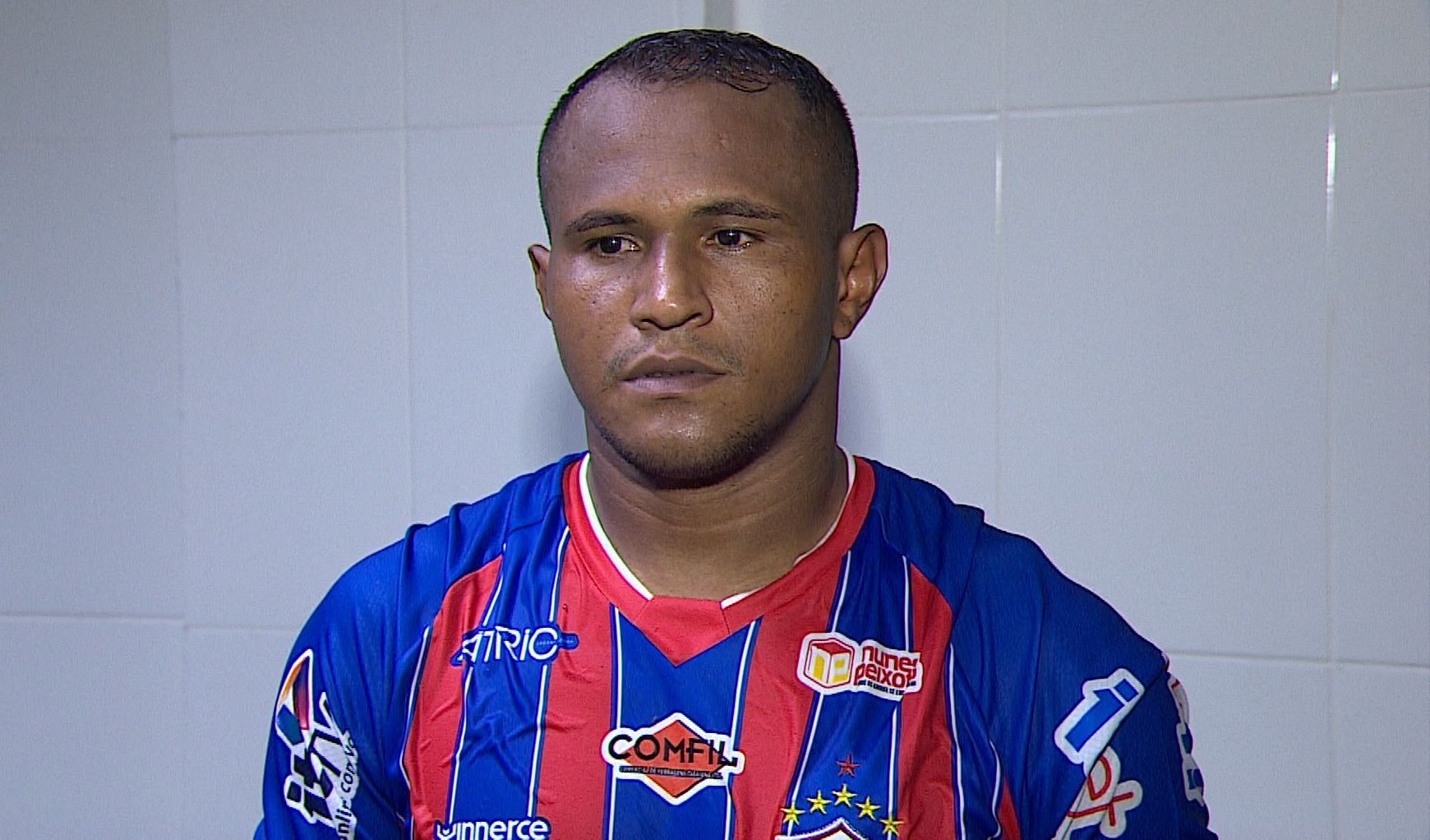 Edinho diz que chutou ao gol em lance de empate do Itabaiana