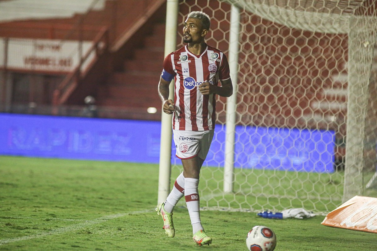 Kieza tem lesão muscular grau 3 na coxa e deve desfalcar o Náutico pelo ...