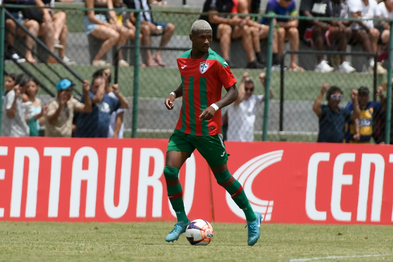 Destaque da Portuguesa na Copinha, Jotta é integrado ao profissional | Ge