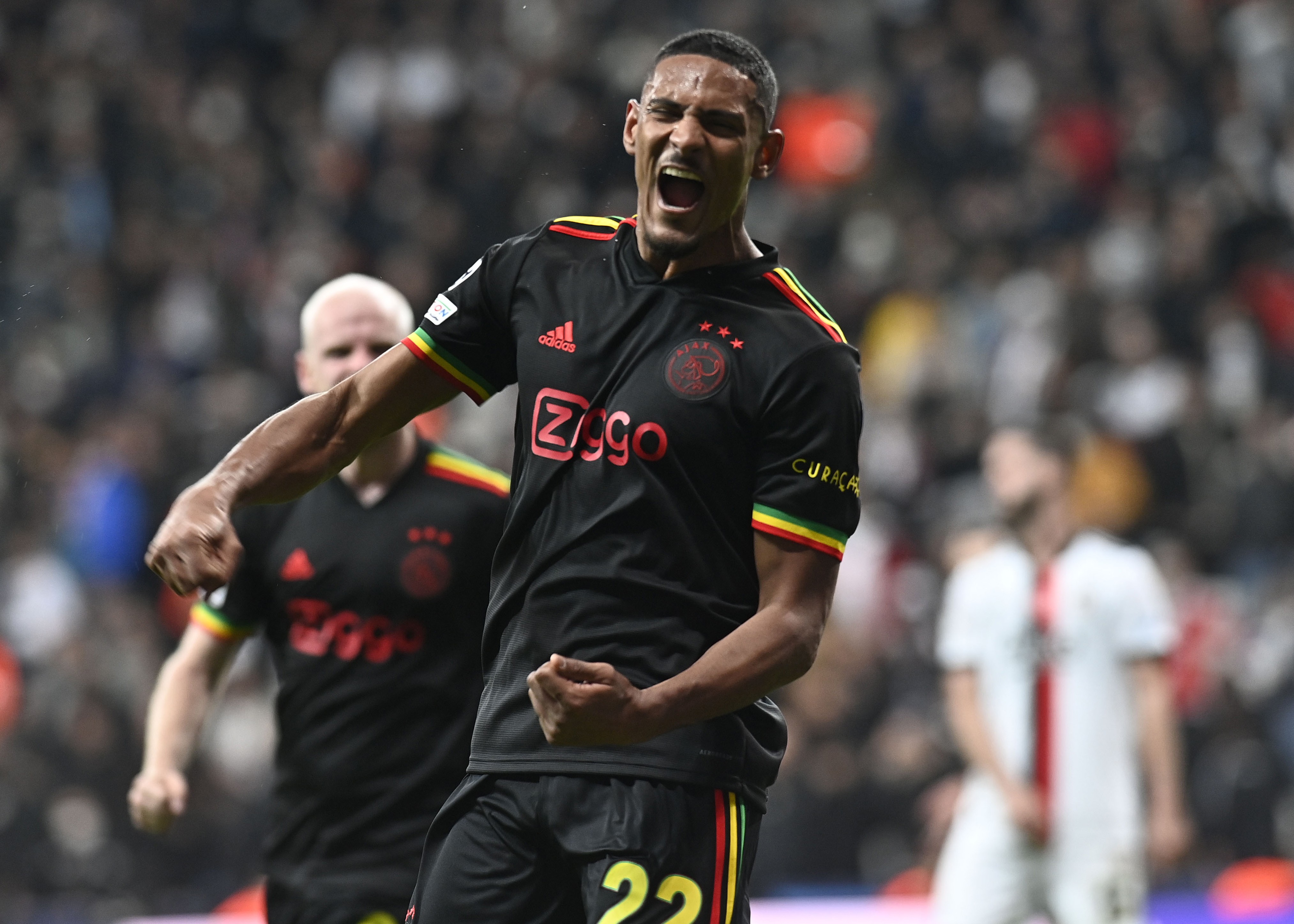 Quem é Sébastien Haller, artilheiro da fase de grupos da Champions? | Ge