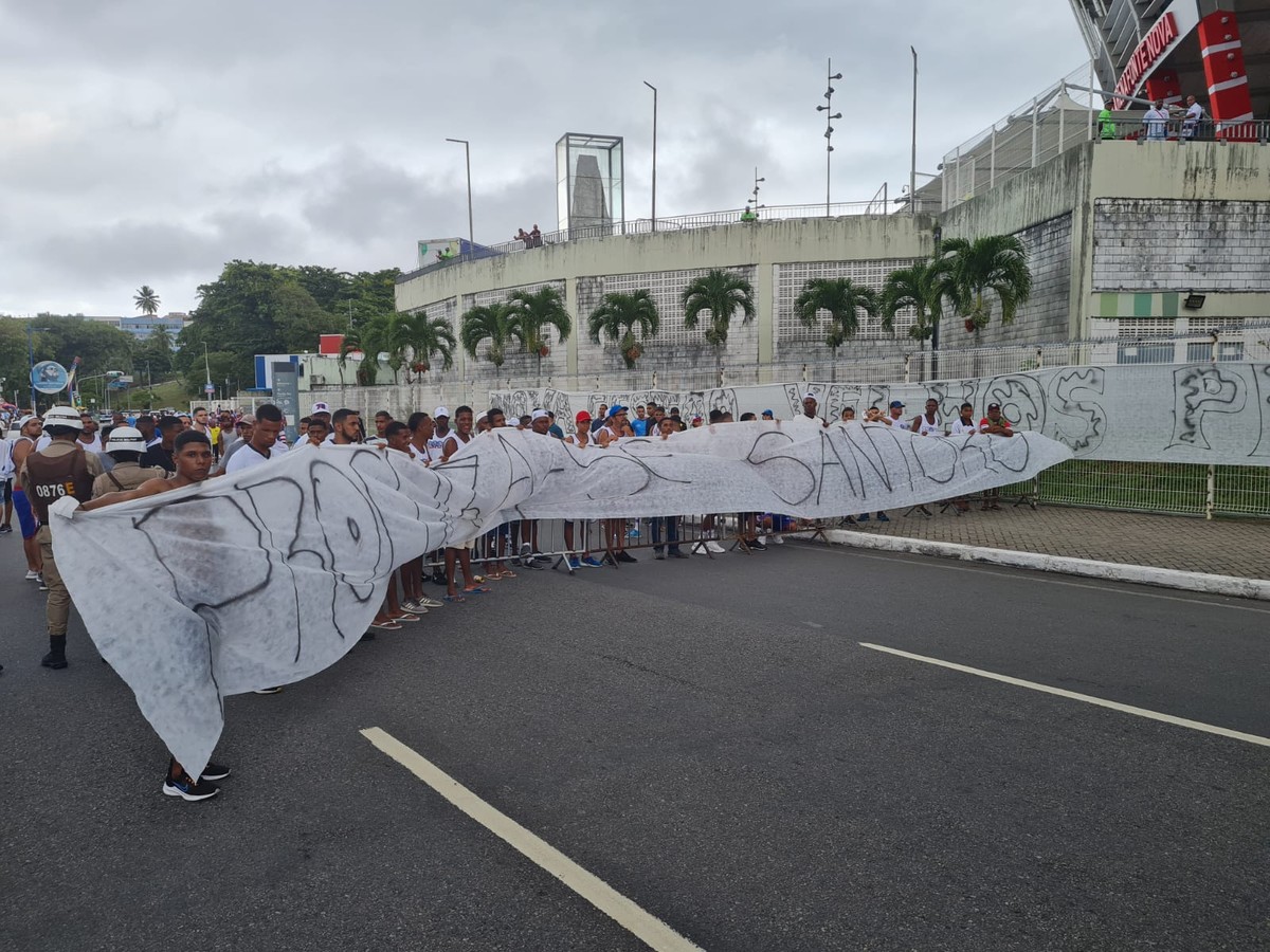Torcedores protestam antes de jogo decisivo do Bahia: "Tem que ser ...