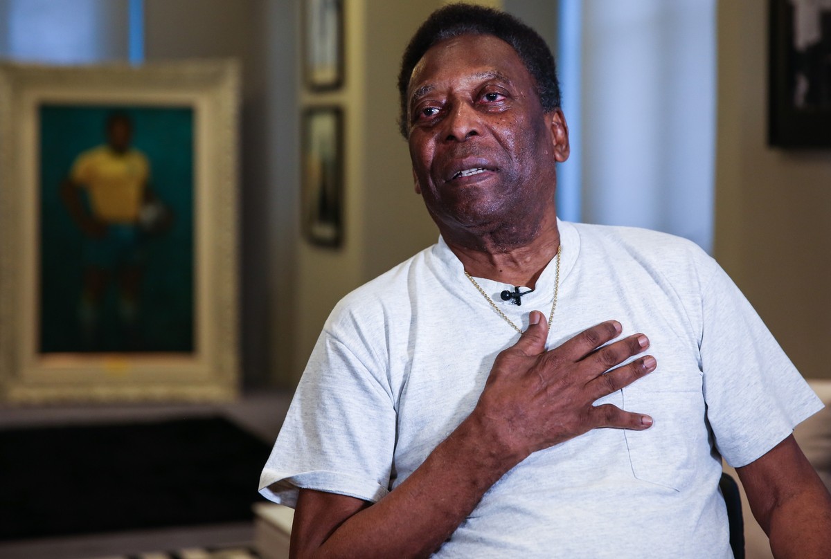 Pelé diz que está se recuperando bem e manda recado a Roberto Carlos ...