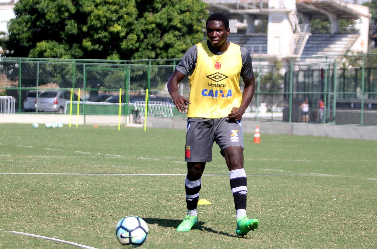 Zagueiro Jomar, ex-Vasco, é o novo reforço do Treze para a disputa da ...